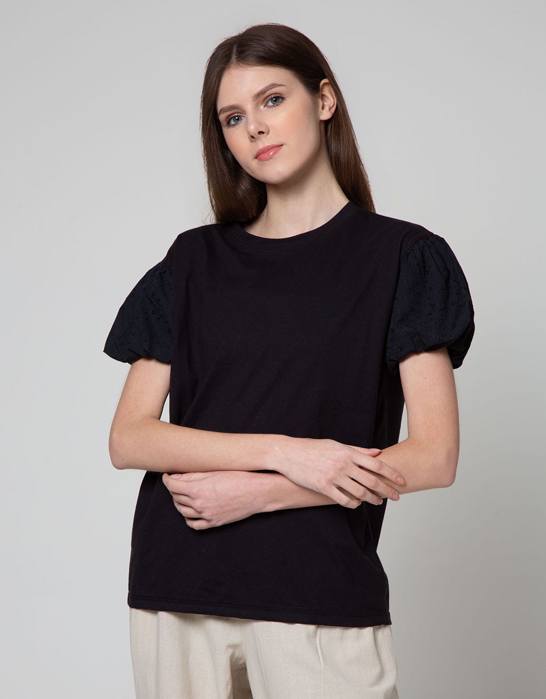 Details Embro Applique Kaos Wanita – Matahari.com