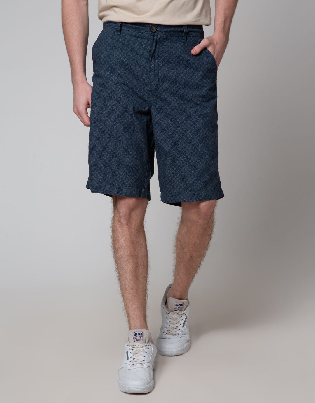 Cole Bermuda Pants Short Woven Print Geometri – Matahari.com